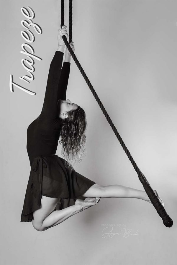 Solo / Dance Trapeze - Trix Circus - Your Safety is Our Business